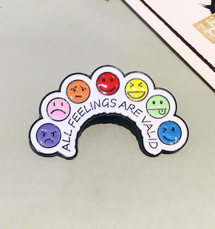 Значок для учителей на одежду, рюкзак и сумки " ALL FEELINGS ARE VALID "/ 1 шт.