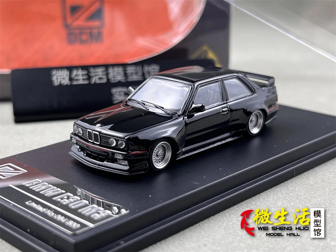Коллекционная модель BMW M3 E30 DCM 1:64, цвет A