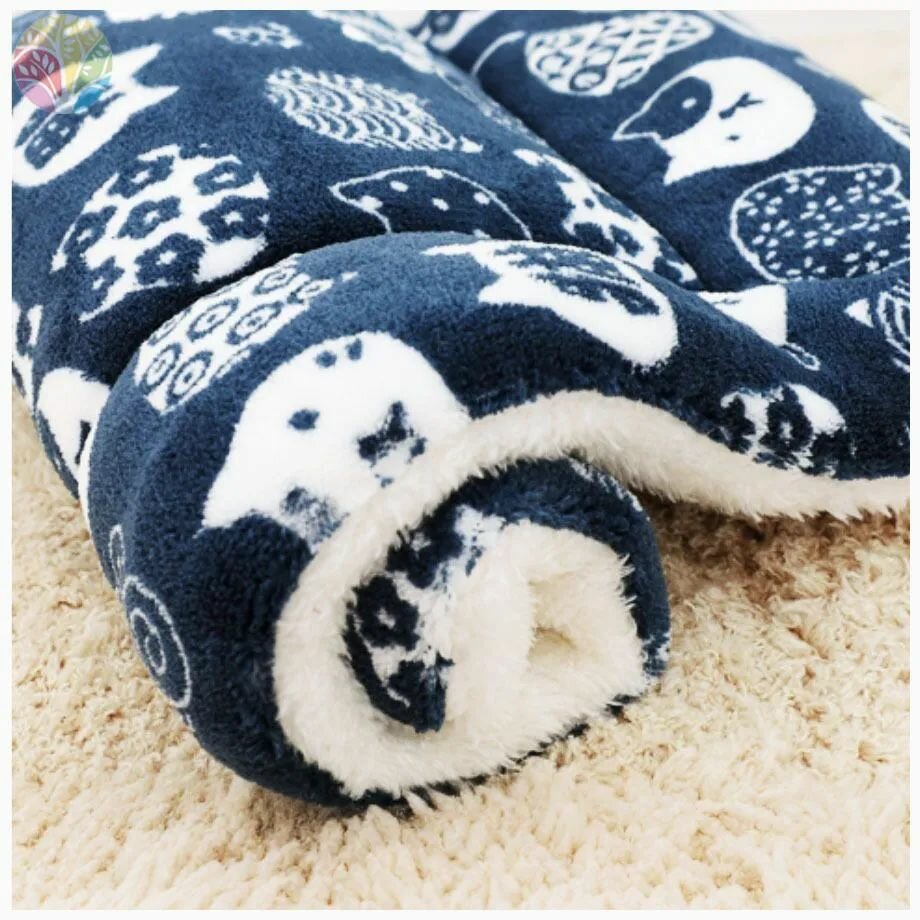 Плед-подстилка флисовый для собак, кошек /Теплый коврик, подстилка в лежанку для щенков, котят/Зимний плед для лежанки, покрывало, одеяло для животных