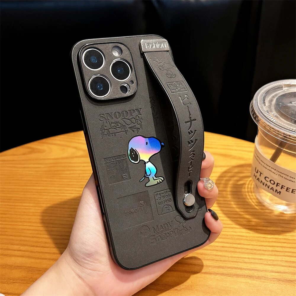 Роскошный замшевый мягкий кожаный ремешок-держатель Snoopy с милым мультяшным рисунком, чехол для телефона для iPhone 11, 12, 13, 14, 15, 16, 17 Pro Max, противомеховой корпус 4, For iPhone 16Pro Max