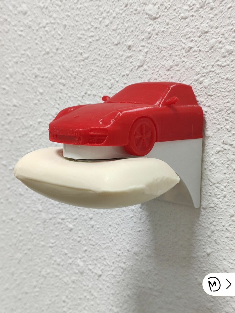 Статуэтка - Машина красная на магнитный держатель для мыла