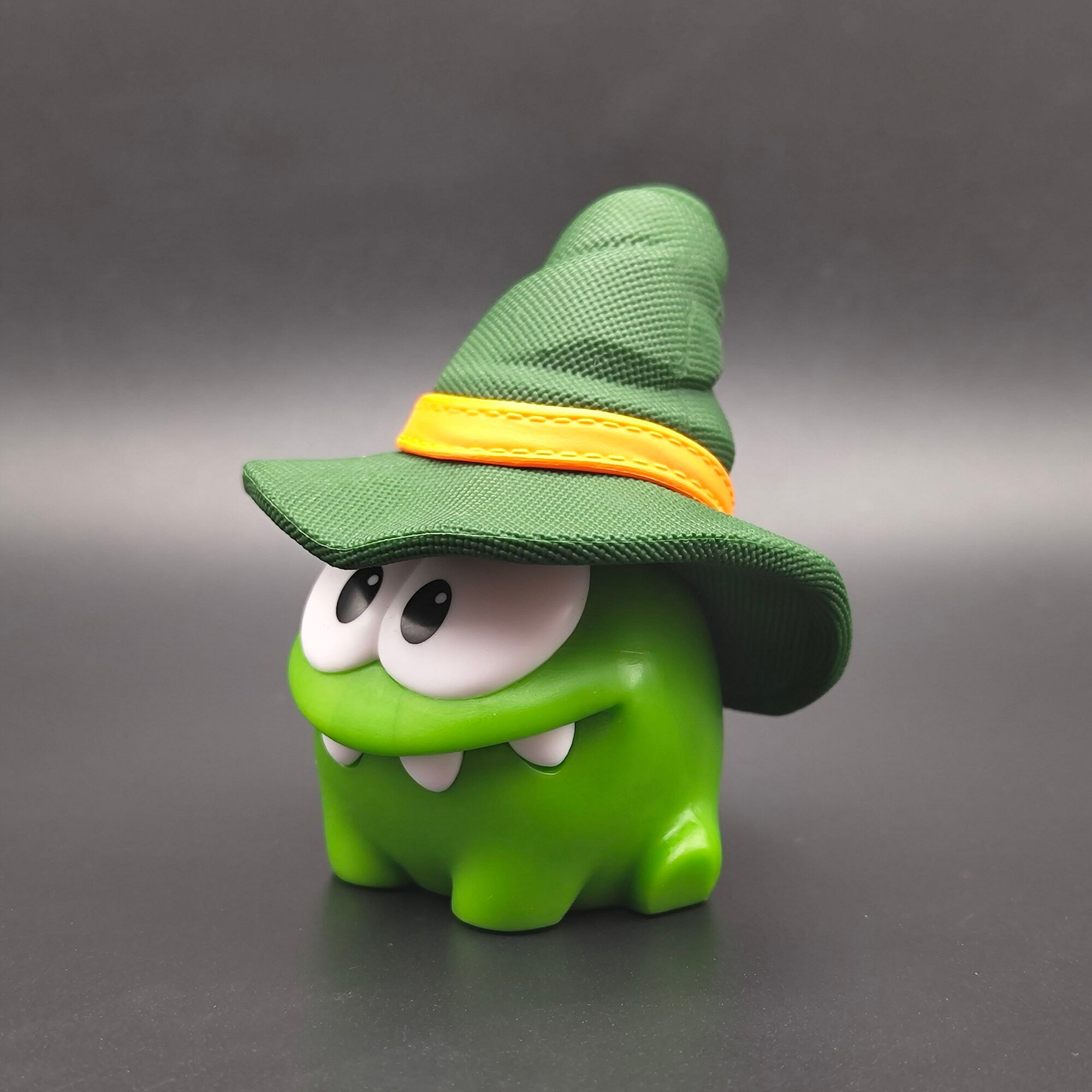 Игрушка Ам-Ням коллекционная серии "Карнавал-2". Вкусно и точка 2026. Волшебник