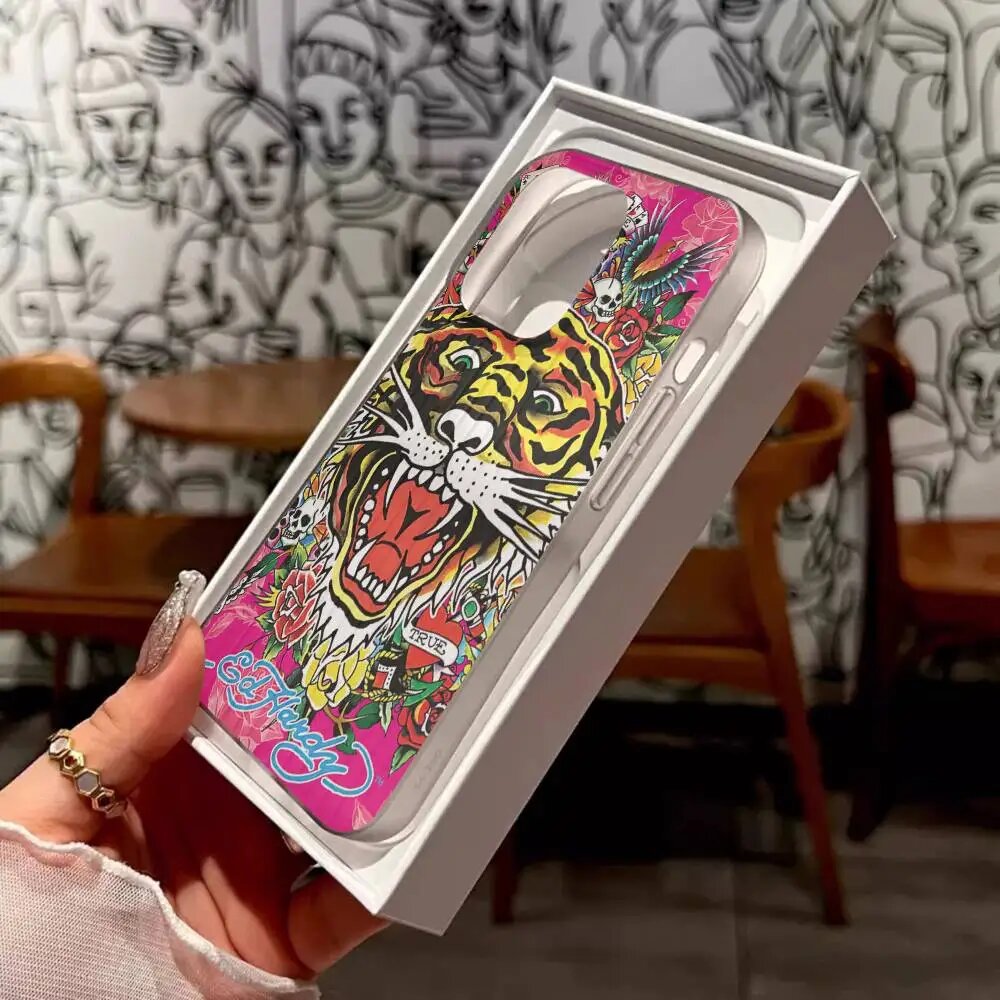 Чехол E-Ed Hardy для iPhone 17, цвет z10
