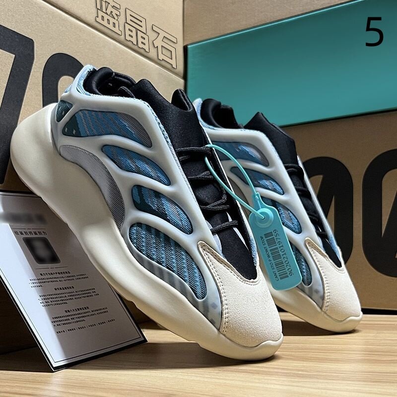 Кроссовки Yeezy 700, спортивные кроссовки в стиле "Dad Shoes".