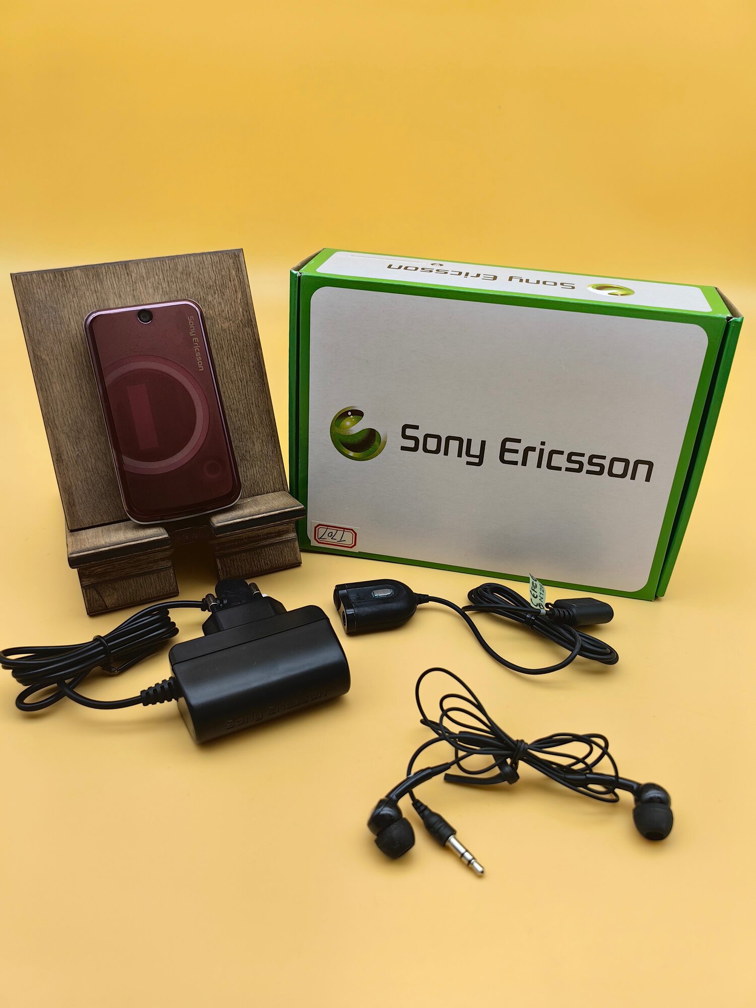 Мобильный кнопочный телефон раскладушка Sony Ericsson T707, Розовый