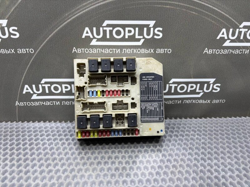 Блок предохранителей подкапотный
