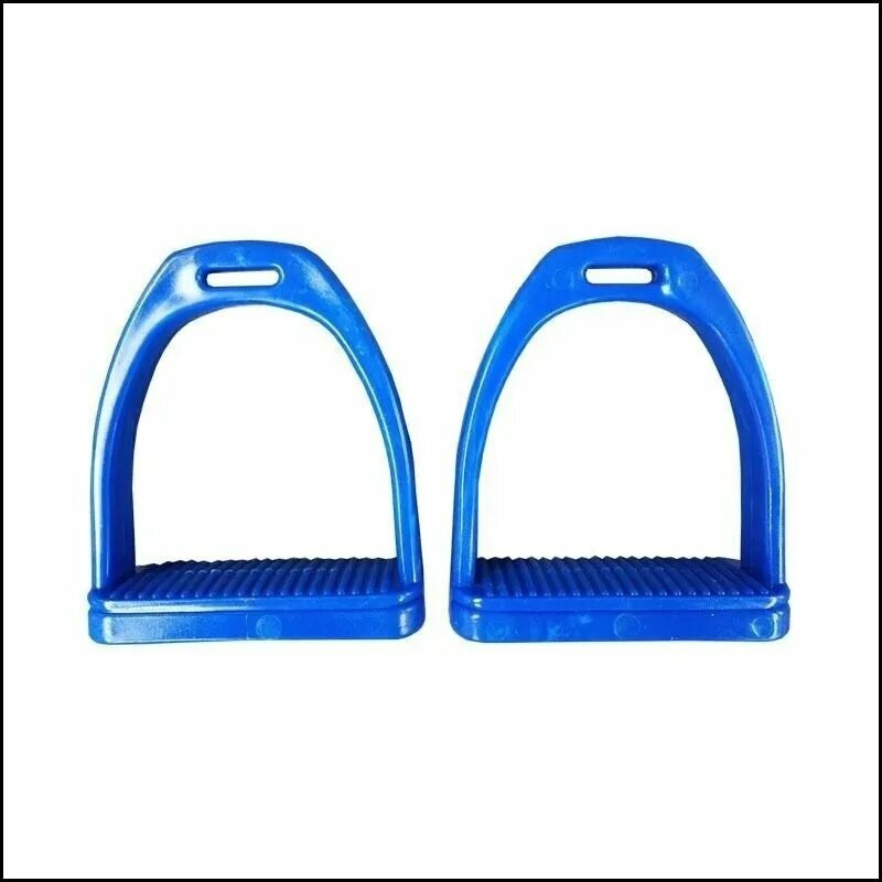 Пластиковые стремена. Черный резиновый коврик.