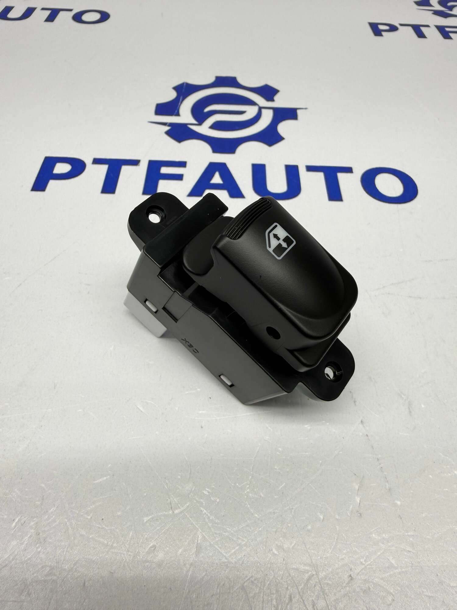 Кнопка стеклоподъемника Hyundai Starex H1