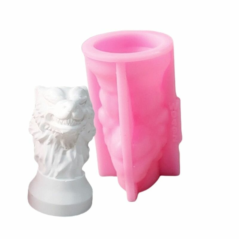 Форма для свечи с гипсовым украшением в виде волчьей головы