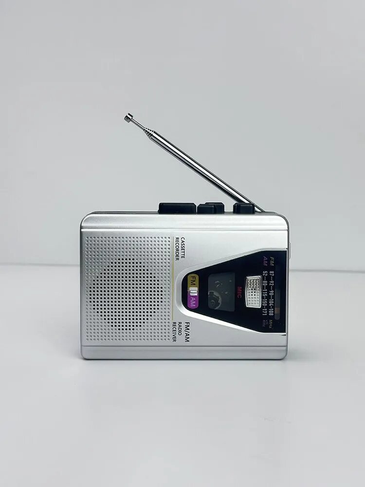 Кассетный плеер в стиле ретро с FM/AM радио и диктофоном, серебристый