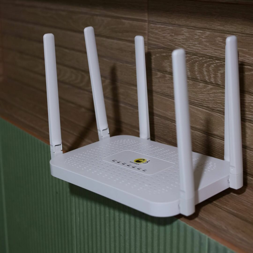 Роутер Routerich AX3000, Wi-Fi, USB, 3 LAN-порта, 512 RAM, поддержка OpenWrt, WPA3 — фото 1