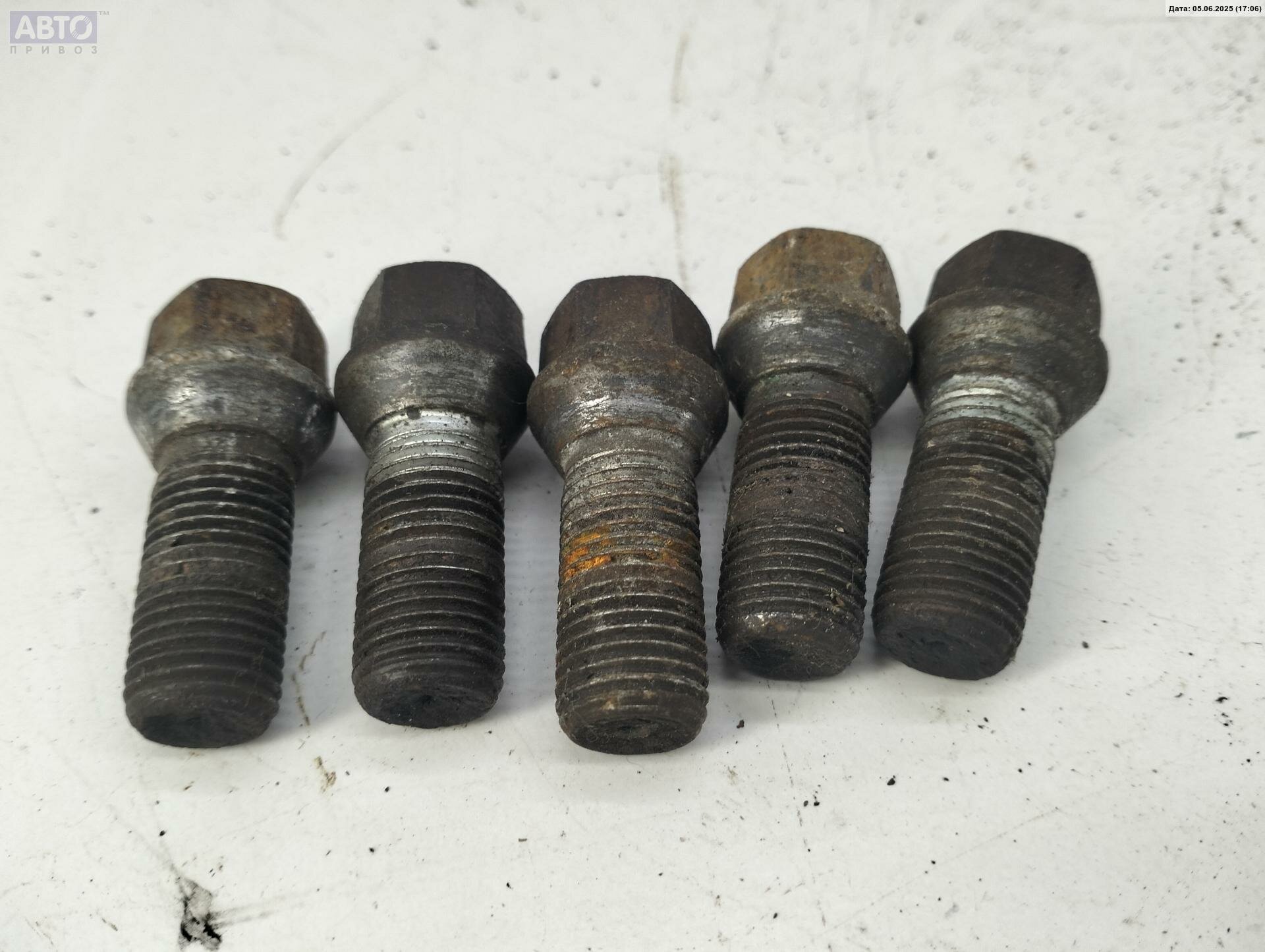 Болт колесный (гайка колесная) Volkswagen Passat B5+ (GP)