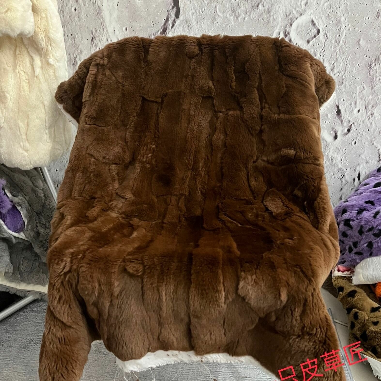 Мех кролика рекс, одеяла из натуральной кожи, эркеры, диваны, одеяла и подушки.