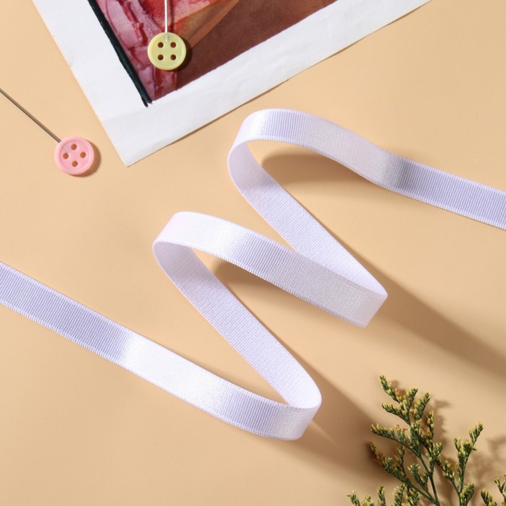 Бретельная резинка Арт Узор, блестящая, белая, 10 мм, 10 ± 0.5 м