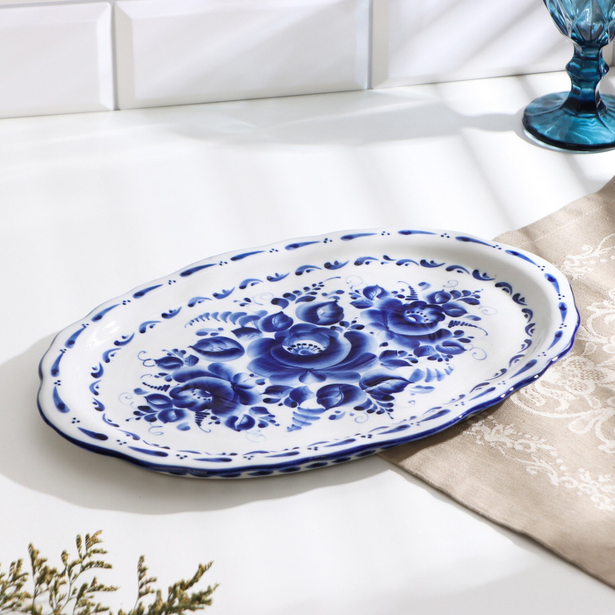 Поднос Сима-ленд «Силуэт», гжель, фарфор, 33,5 см х 22 см х 2 см