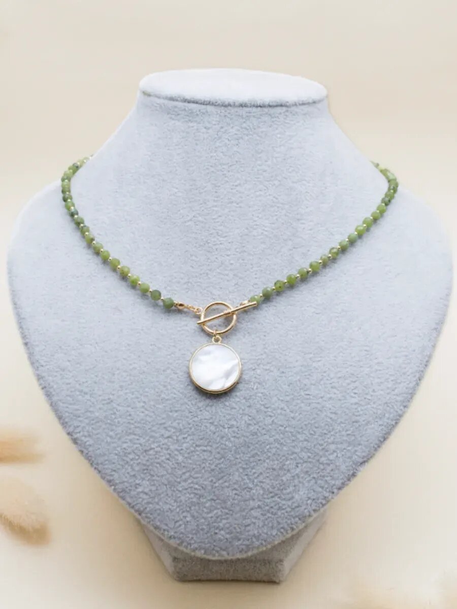 Колье, перламутр, нефрит