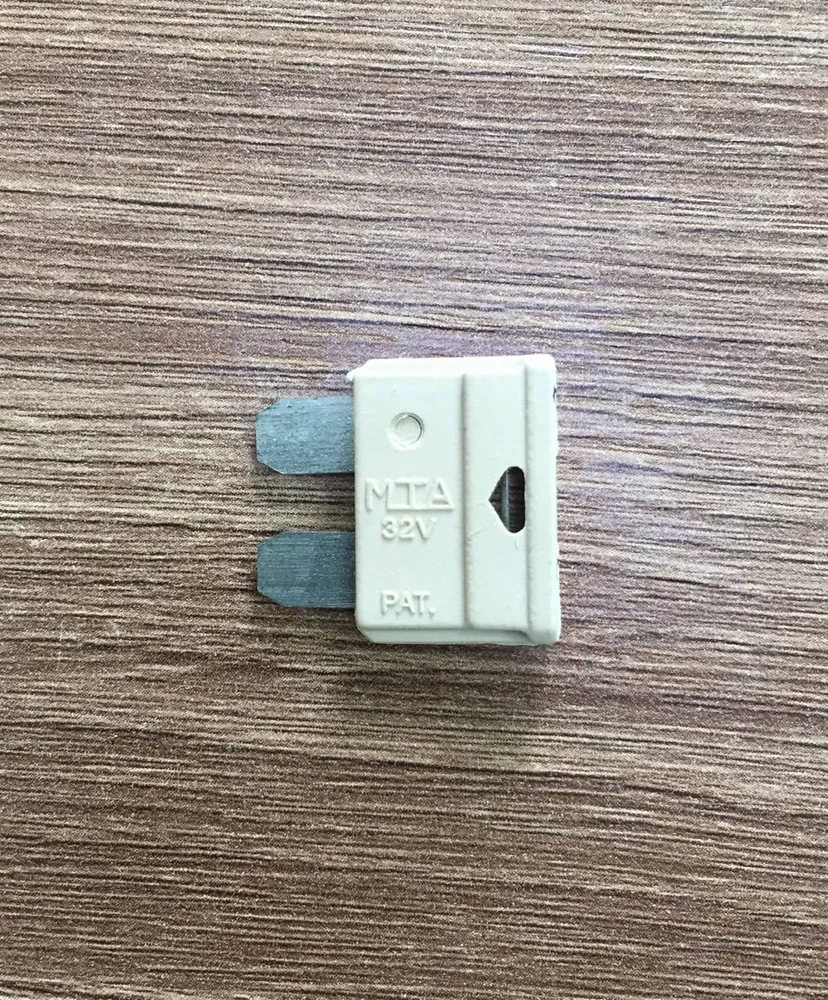 Предохранитель автомобильный средний 5A (производитель Чехия)