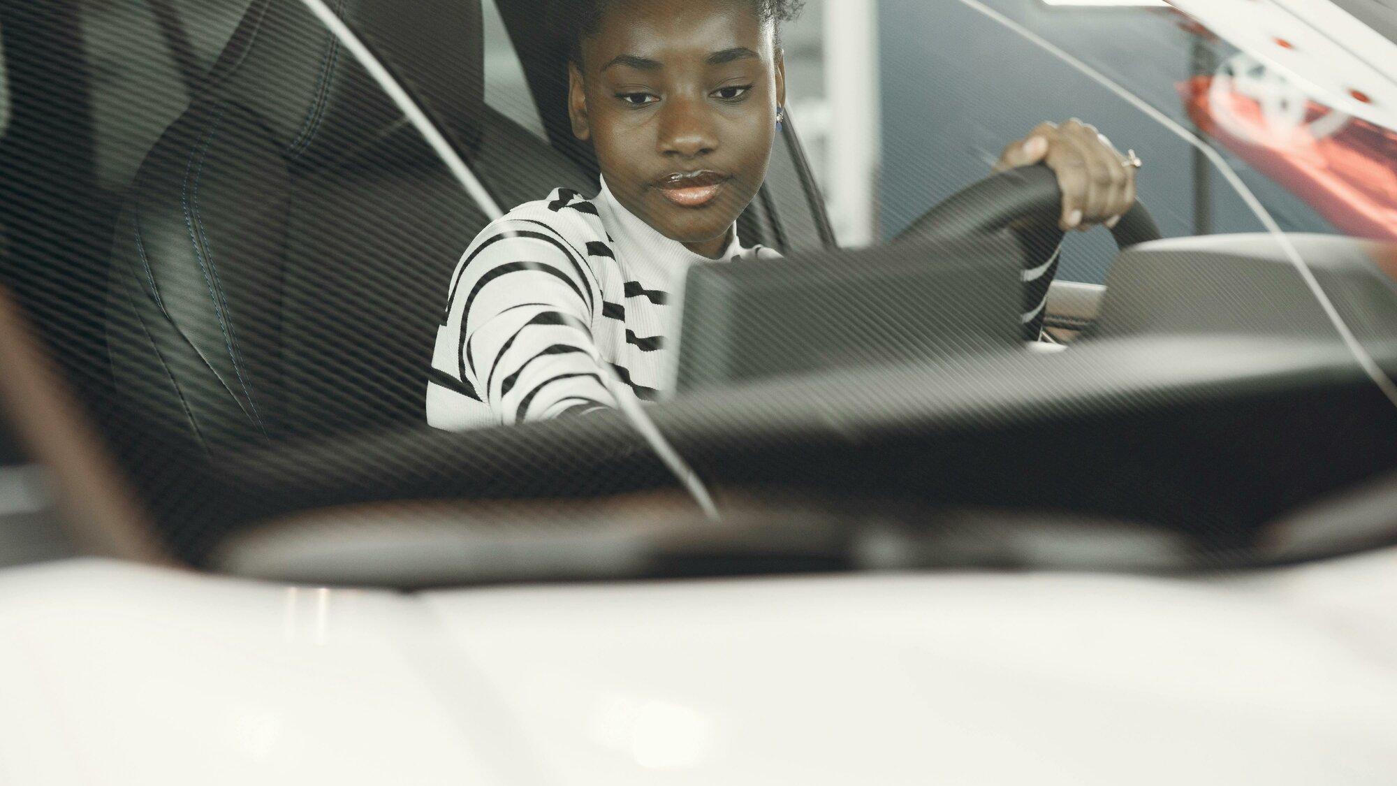 Картина на холсте 60x110 LinxOne "Автомобиль, интерьер для дома / декор на стену / дизайн