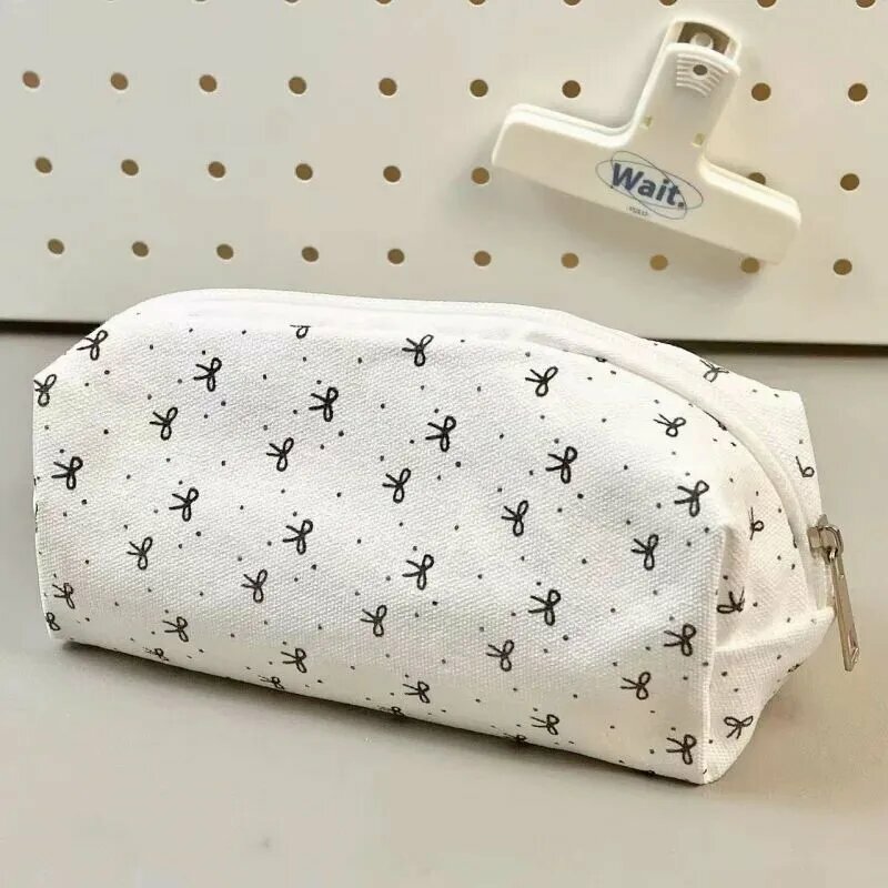 Милая косметичка для школьниц с большим объёмом, бантиком и двумя отделениями для ручек
