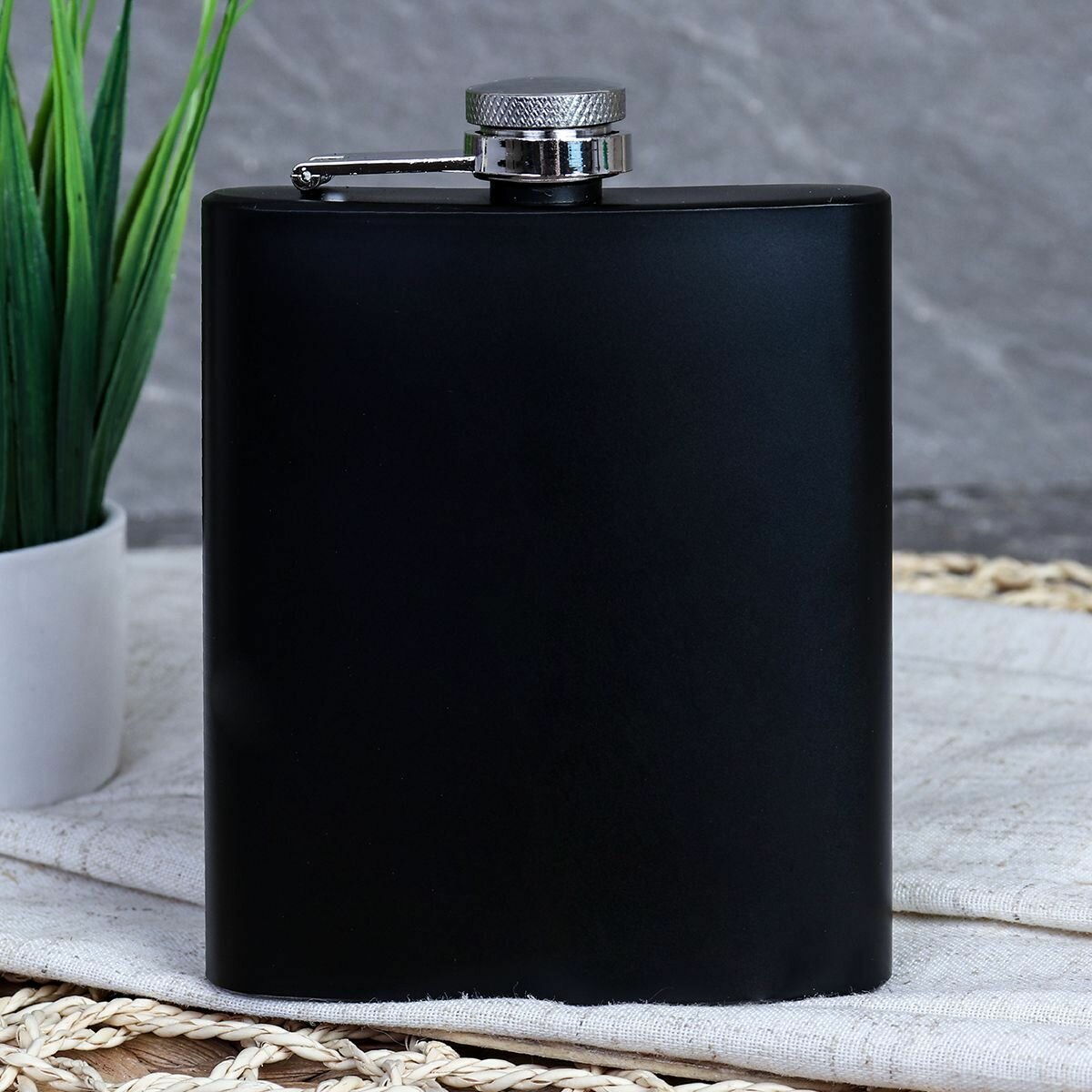 Фляжка черная матовая подарочная для алкоголя 200 мл
