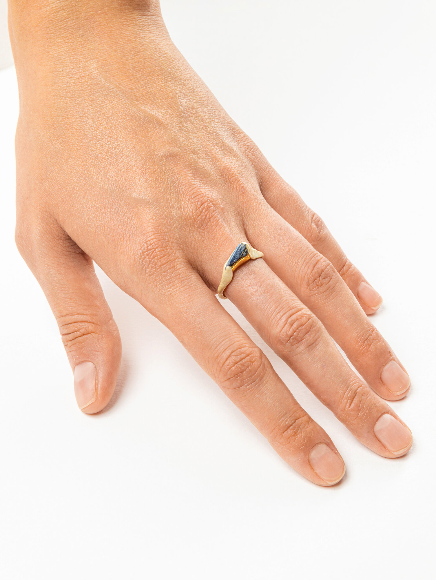 Перстень, серебро, 925 проба, серебрение, золочение, сапфир