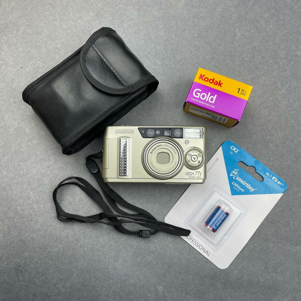 Винтажный пленочный фотоаппарат Samsung Vega 77i, с фотоплёнкой Kodak Gold