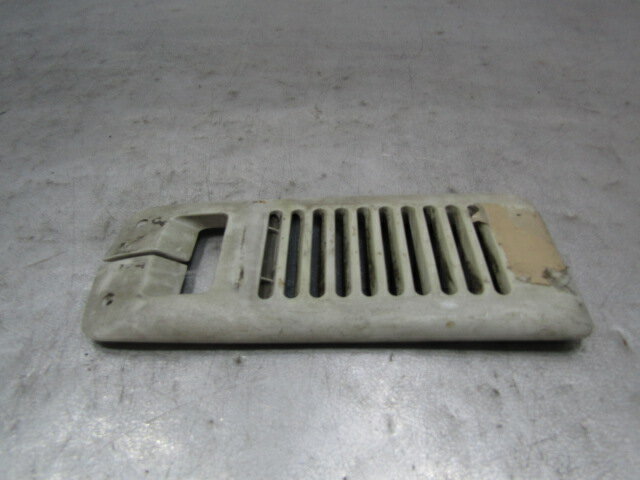 Решетка вентиляционная боковой стенки Renault Premium