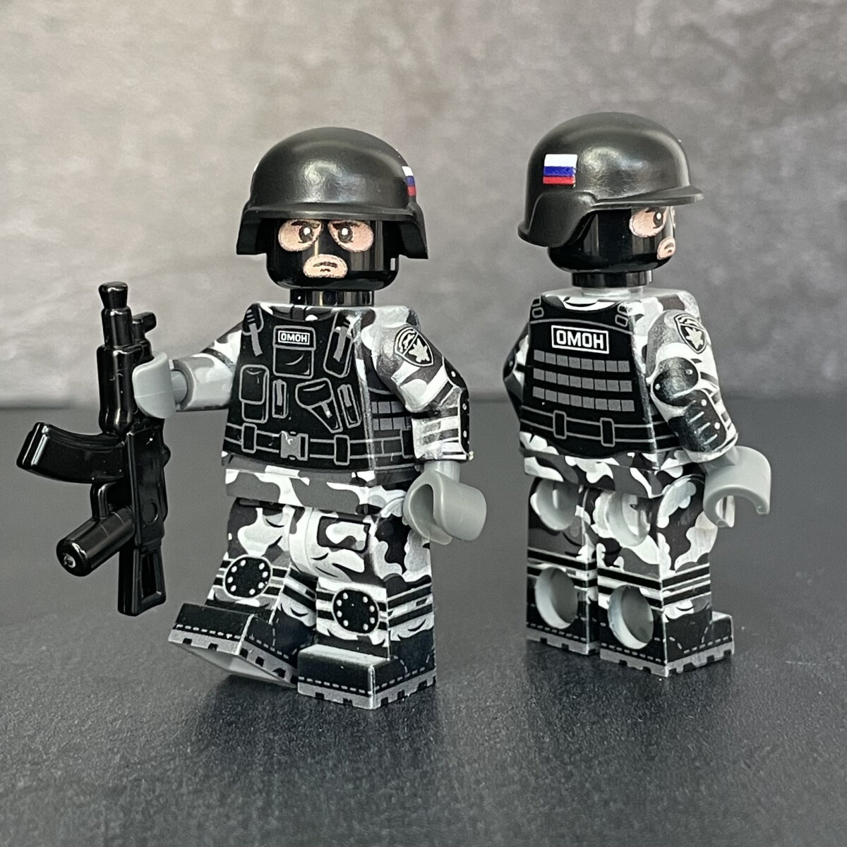 Минифигурка коллекционная совместимая с лего с эксклюзивным принтом омоновец в броне | Минифигурка