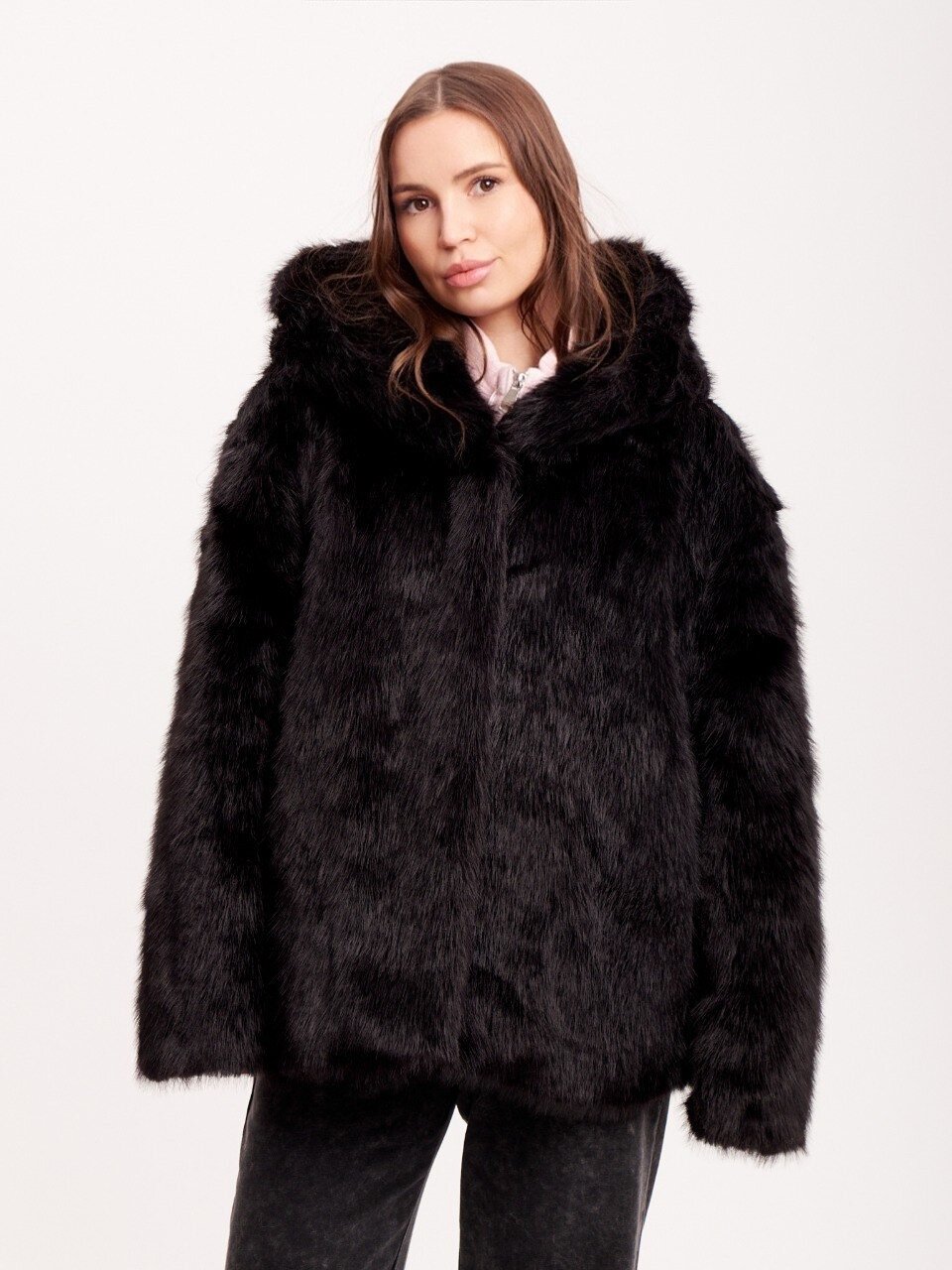 Полушубок Шуба черная из экомеха с капюшоном рассчитана до-15 градусов
