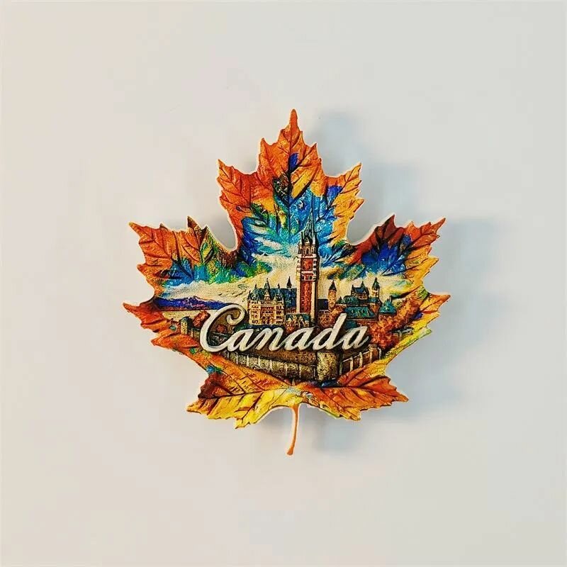 Самый канадский сувенир - кленовый лист на холодильнике!