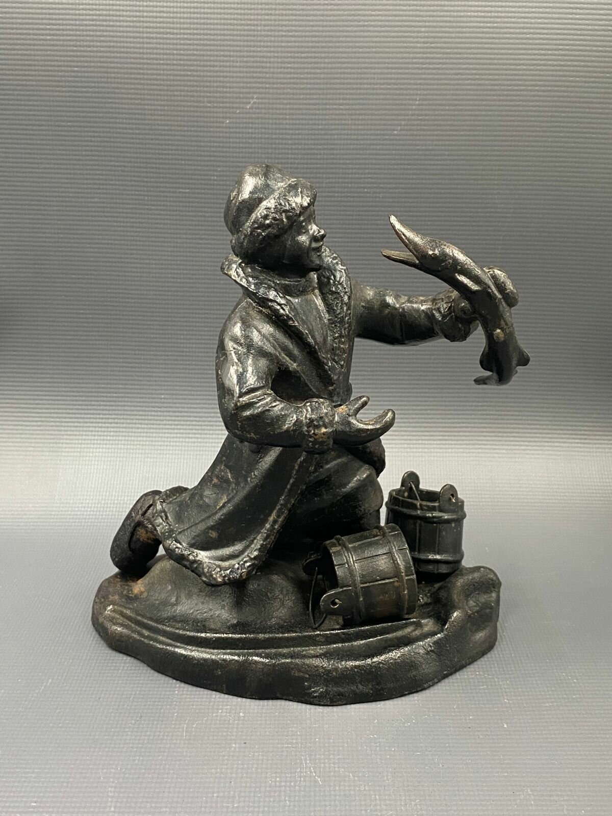 Чугунная Статуэтка "Емеля с щукой" Куса СССР, высота 16,5 см, вес 2,2 кг Красивая! Редкая!