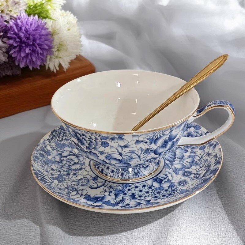 Кофейная чашка "Английская чайная чашка", костяной фарфор, пасторальный стиль, золото, цветы