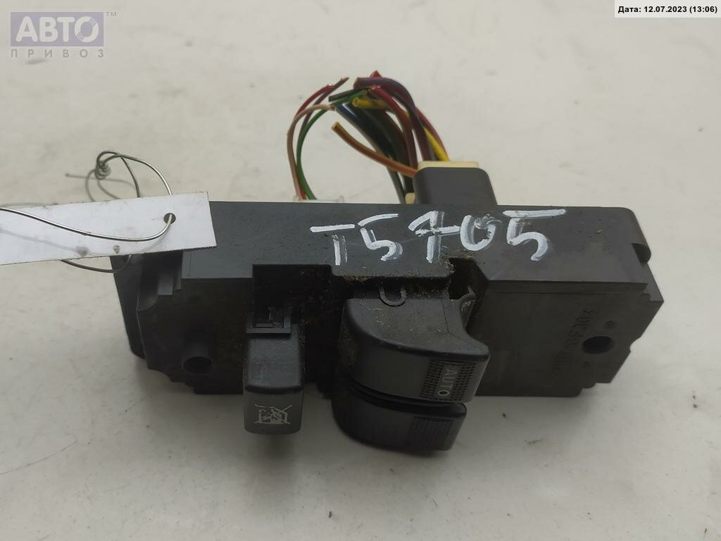 Кнопка стеклоподъемника переднего левого Mazda 2