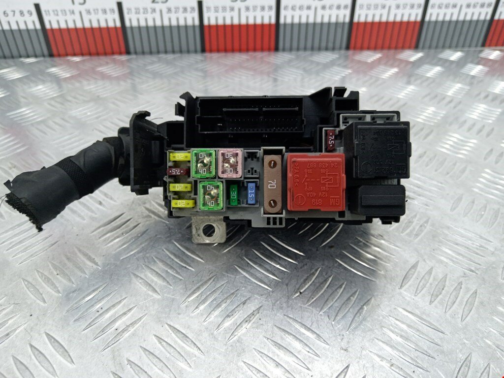 Блок реле Opel Corsa D 13246937 арт. 1732453