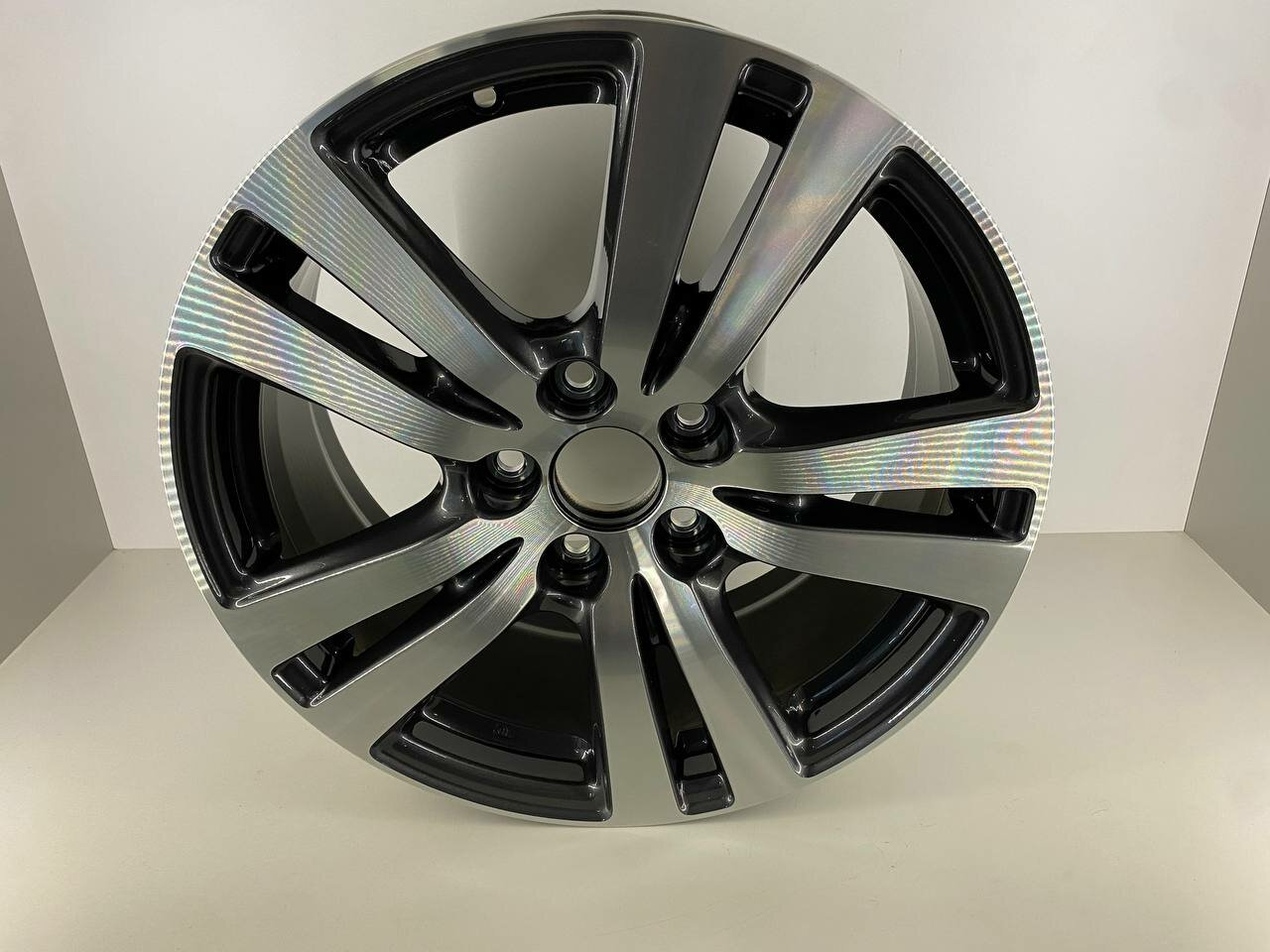 Диск колесный (18X8J) (TPMS) (AAP SAINT MARY'S) (Оригинал)
