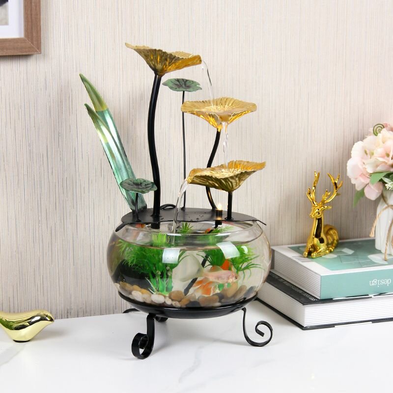 Простая домашняя обстановка, счастливые украшения из текучей воды, стеклянный аквариум с рыбками, пейзаж с текучей водой