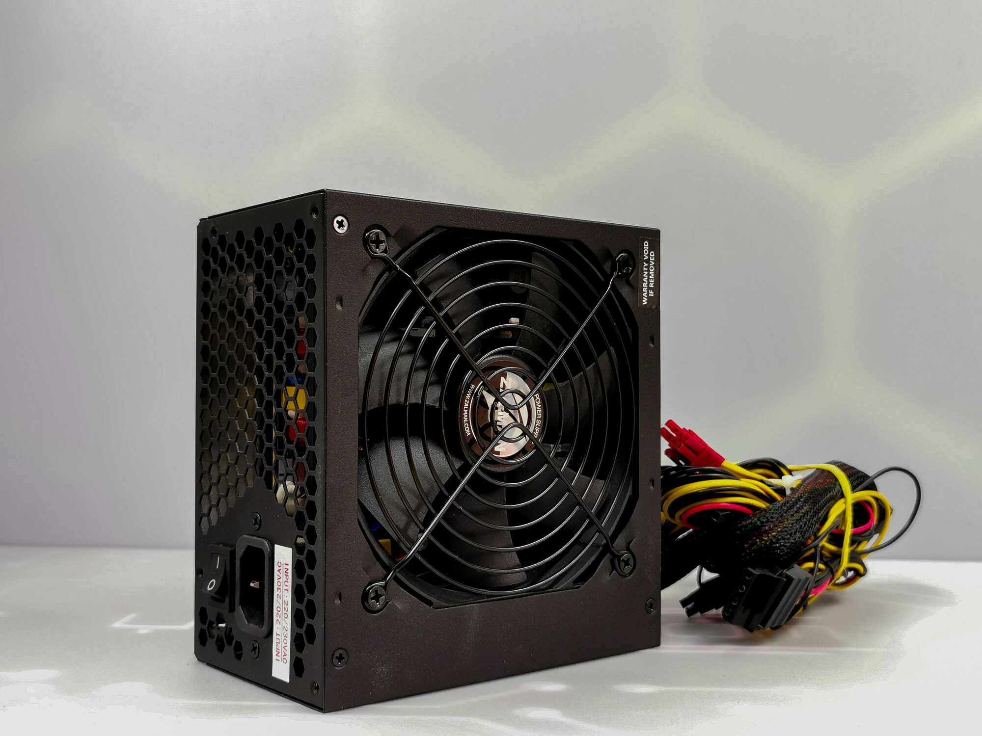 Блок питания Zalman Wattbit 83+ 400W (ZM400-XE) (ATX, 120mm fan, 20+4, 3xSATA, 1xPCI-E) черный