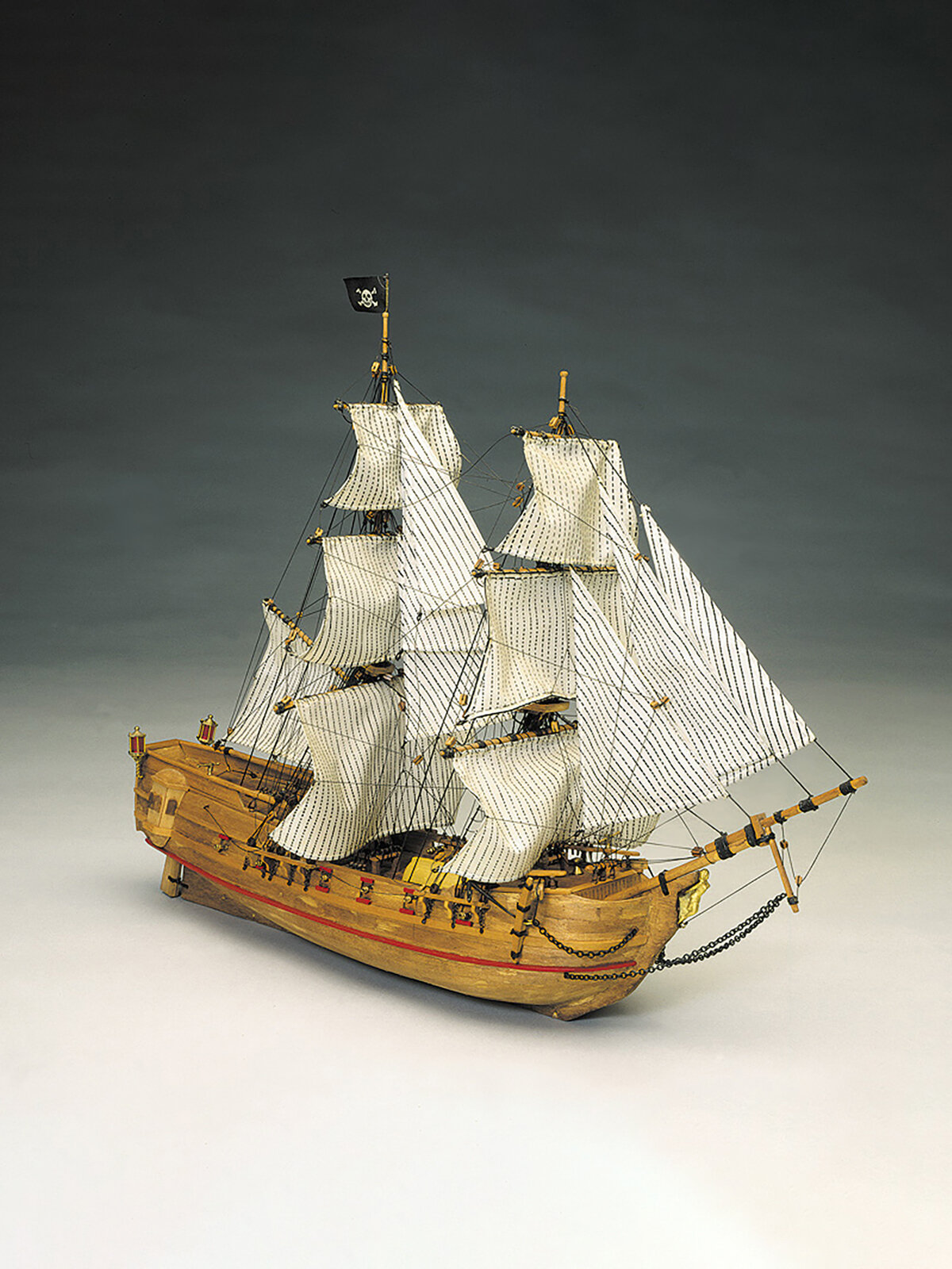 Сборная деревянная модель корабля фирмы Mantua, Пиратская бригантина Black Falcon, 200 часов, М.1:100