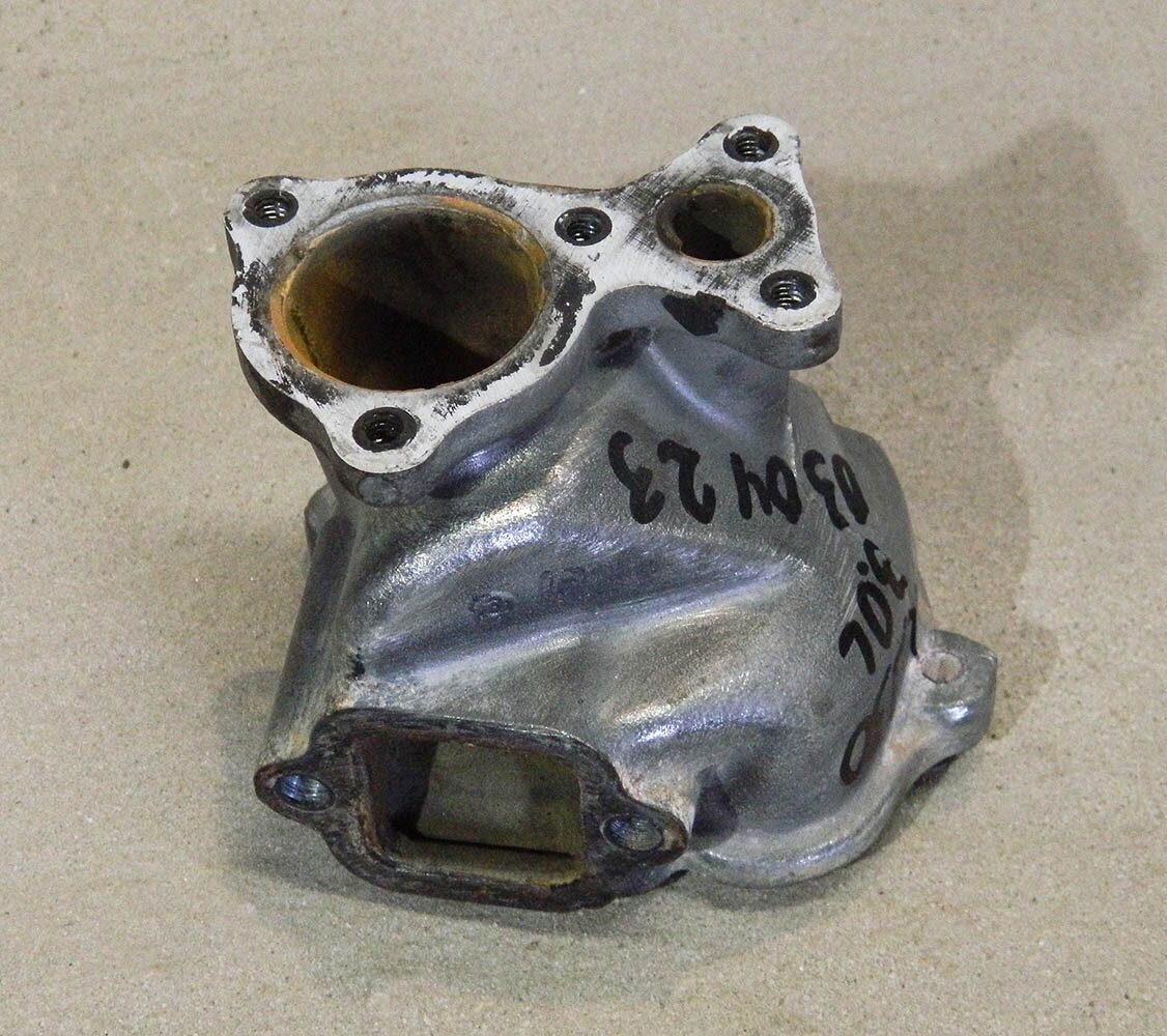 Корпус термостата Nissan Maxima J30 3.0