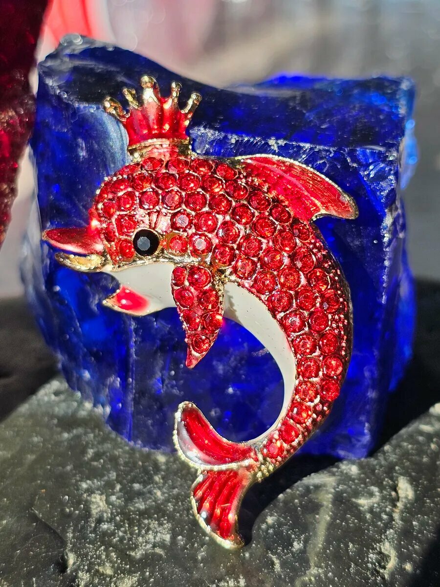 Дельфин оберег талисман сувенирный магнит