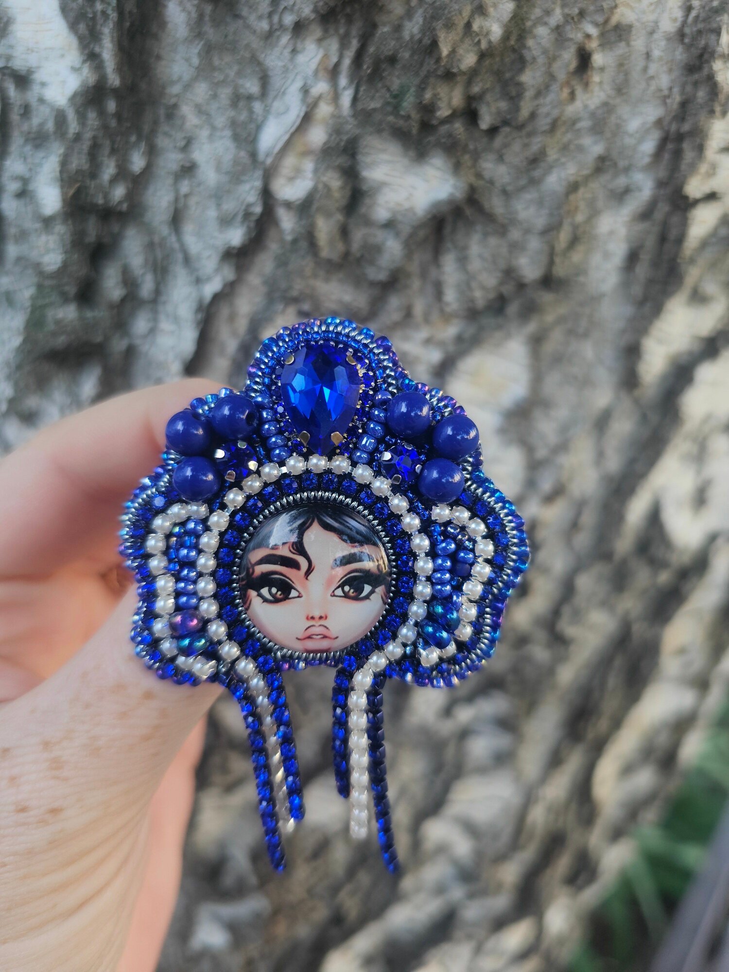 Брошь, стразы