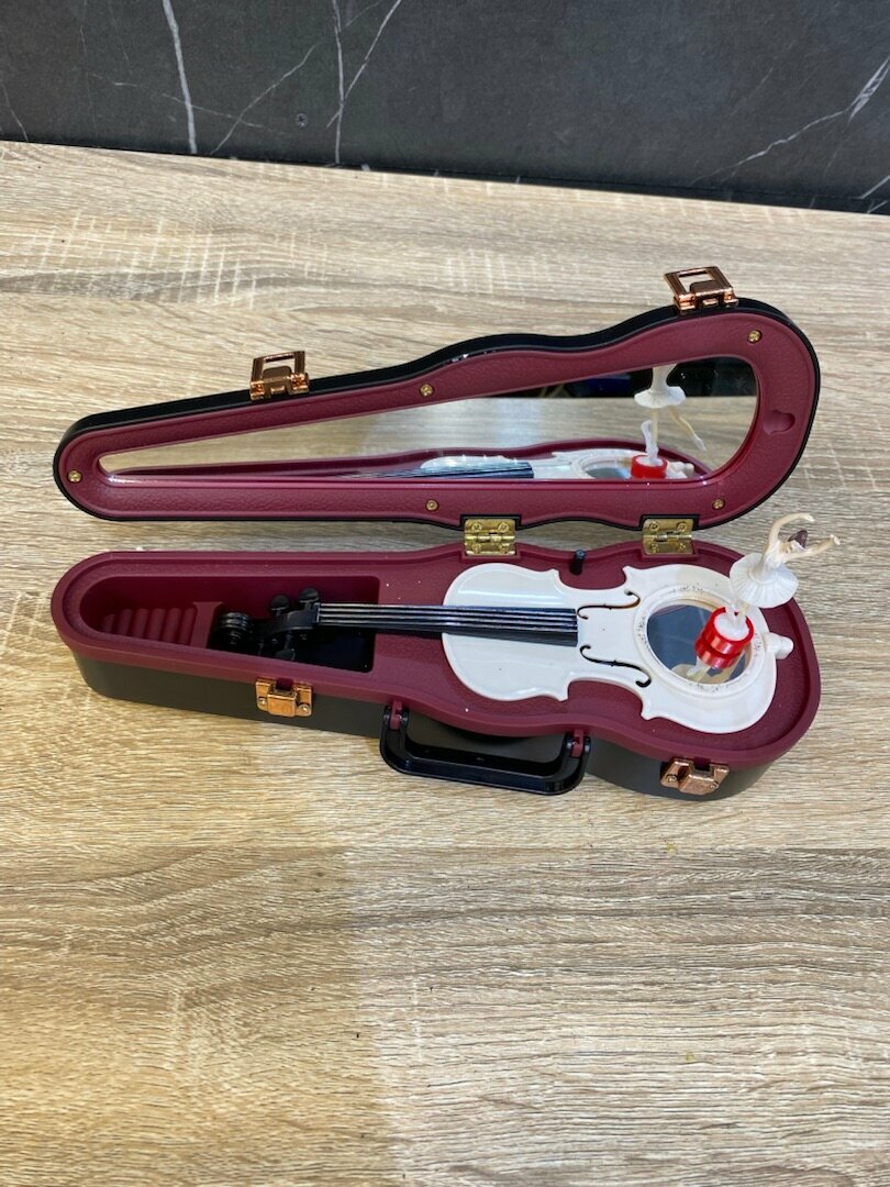 Фигура декоративная Скрипка в футляре Casaentera CE02-815395 черный 245х95х55h