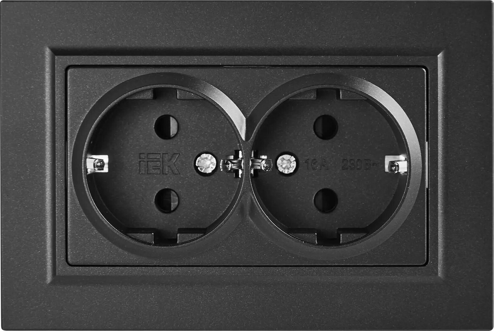 Розетка двойная встраиваемая IEK Brite РСш12-3-БрЧ с заземлением со шторками цвет черный