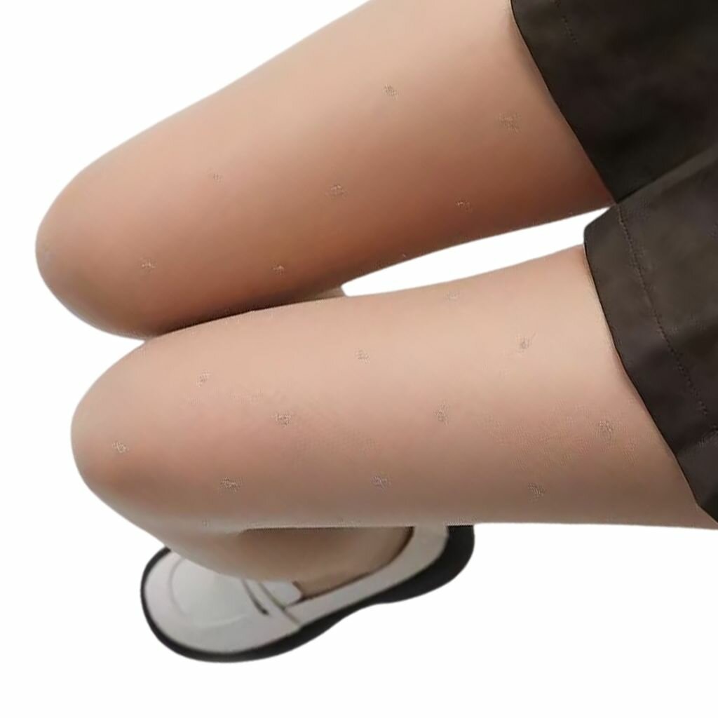 Жаккардовые чулки в горошек черного цвета в тон кожи