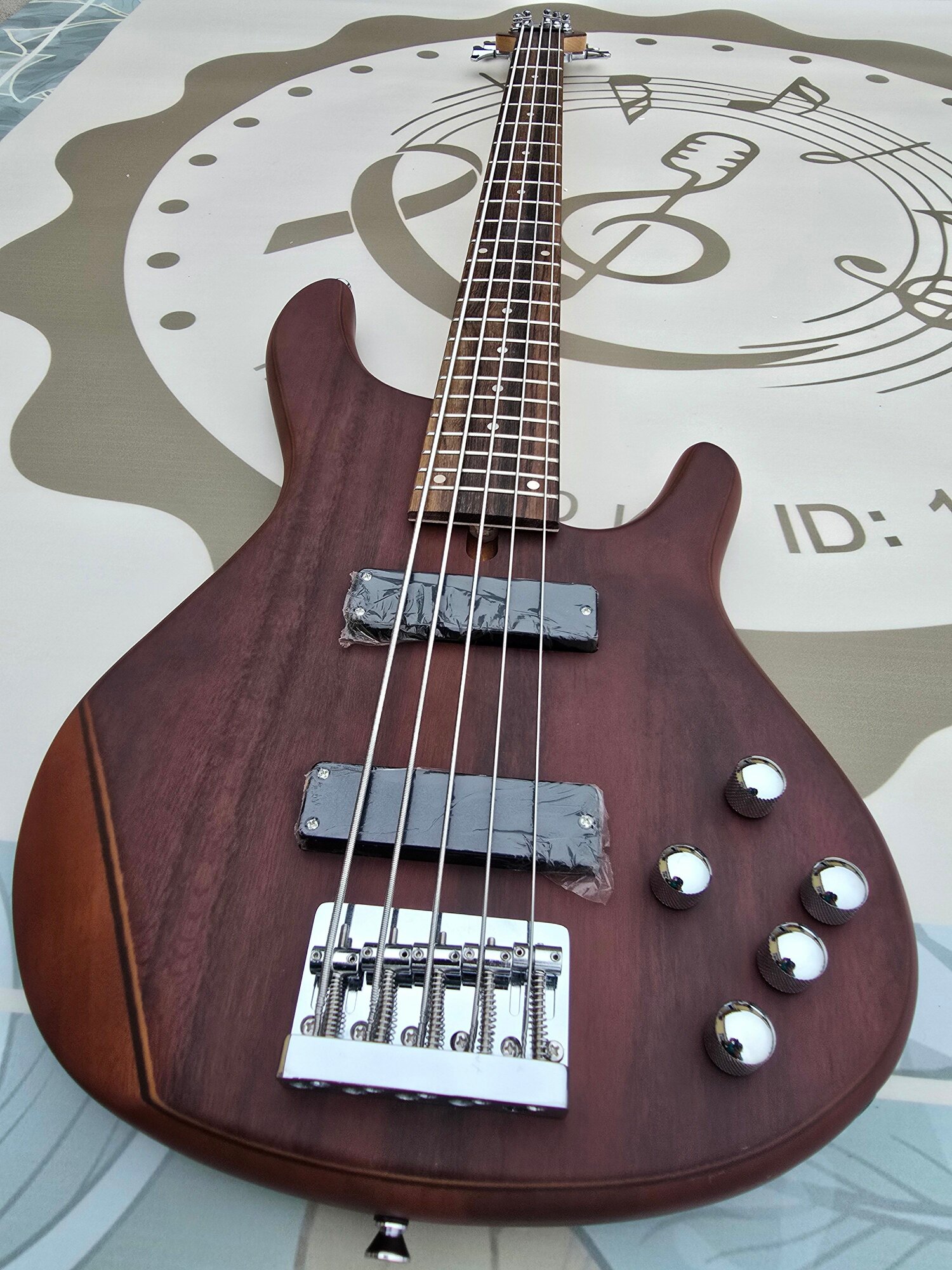 5-струнная бас-гитара Tagima