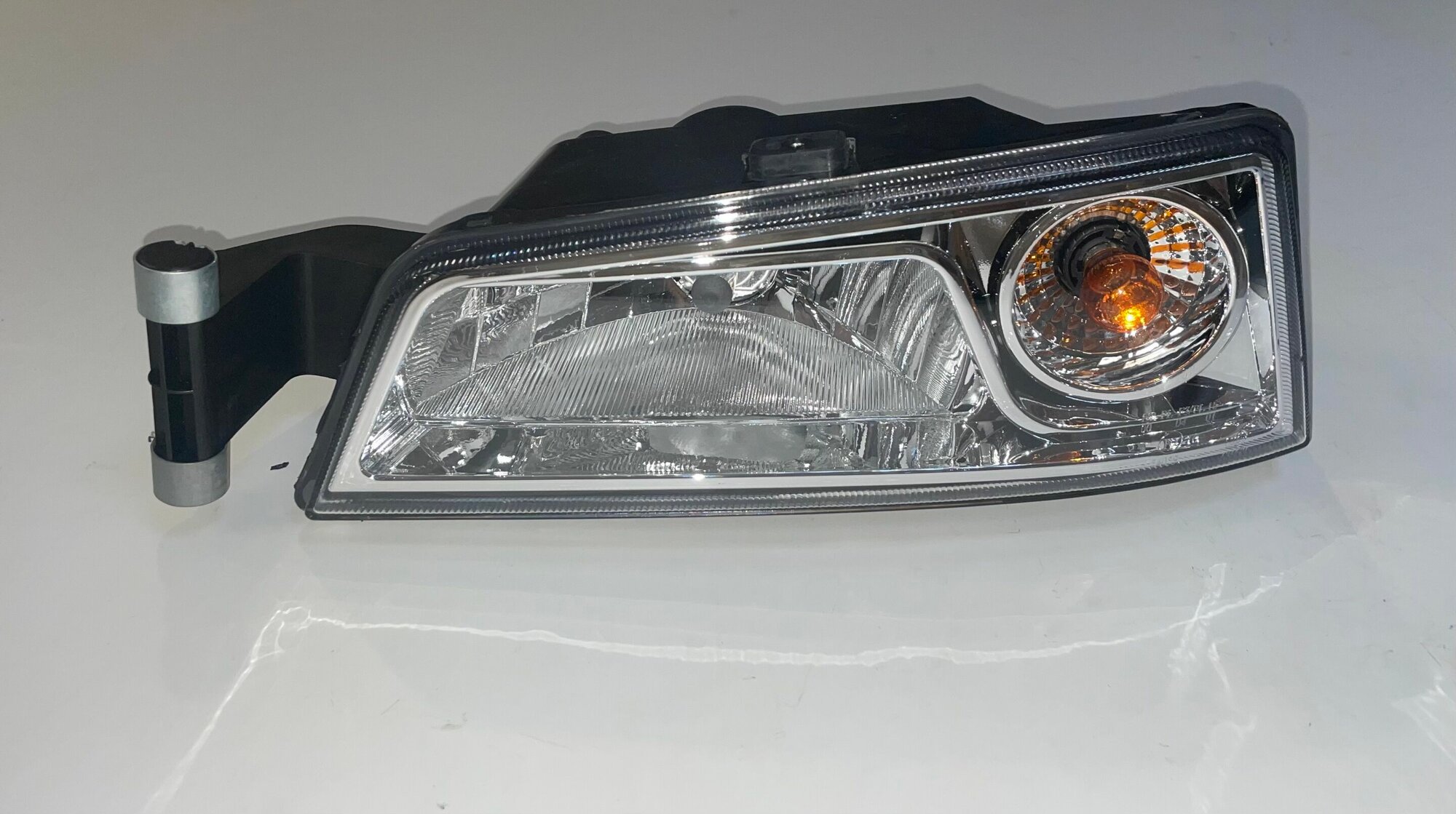 Фара противотуманная левая Sitrak C7H [12.4 24V 12 AMT грузовой 8х4 Turbo дизель ] 812W253206001