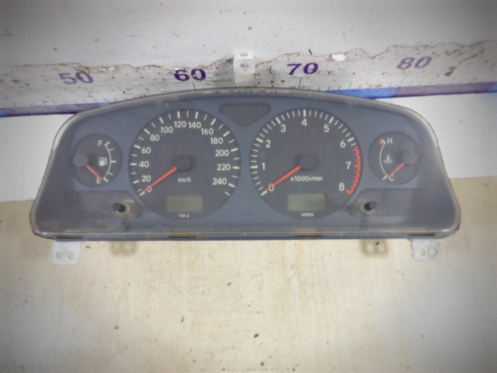 Панель приборов Toyota Avensis 8380085230