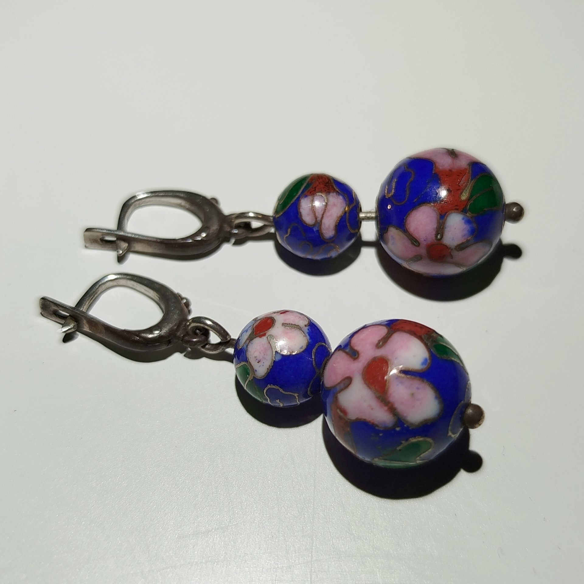 Серьги синего цвета с цветочным декором, металл, клуазоне (перегородчатая эмаль)