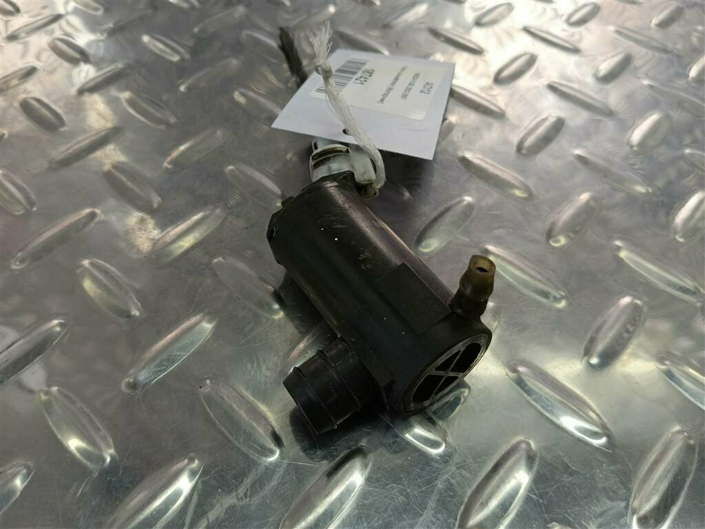 Насос омывателя (Моторчик) Б/У для MAZDA 6 GG рестайлинг (2005—2008) GJ6A67482