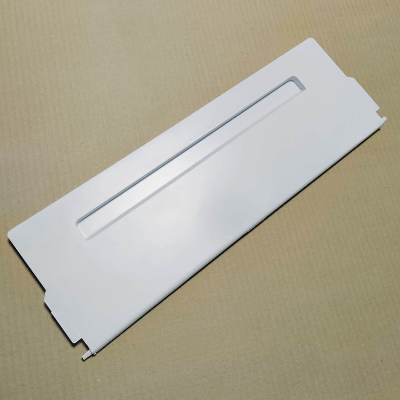 Щиток откидной для холодильников Бирюса 22, 14, 0022000010, 465мм х 150мм,